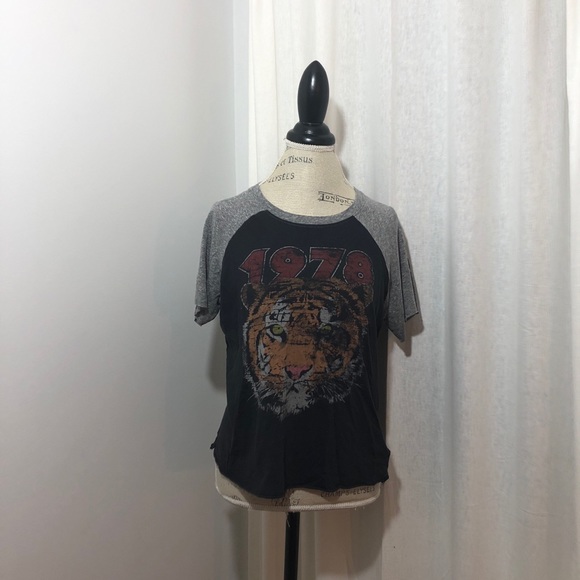 Tops | Tiger Graphic Tshirt | Poshmark
